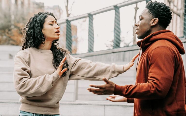 12 Warning Signs of Emotional Manipulation and How to Stop It